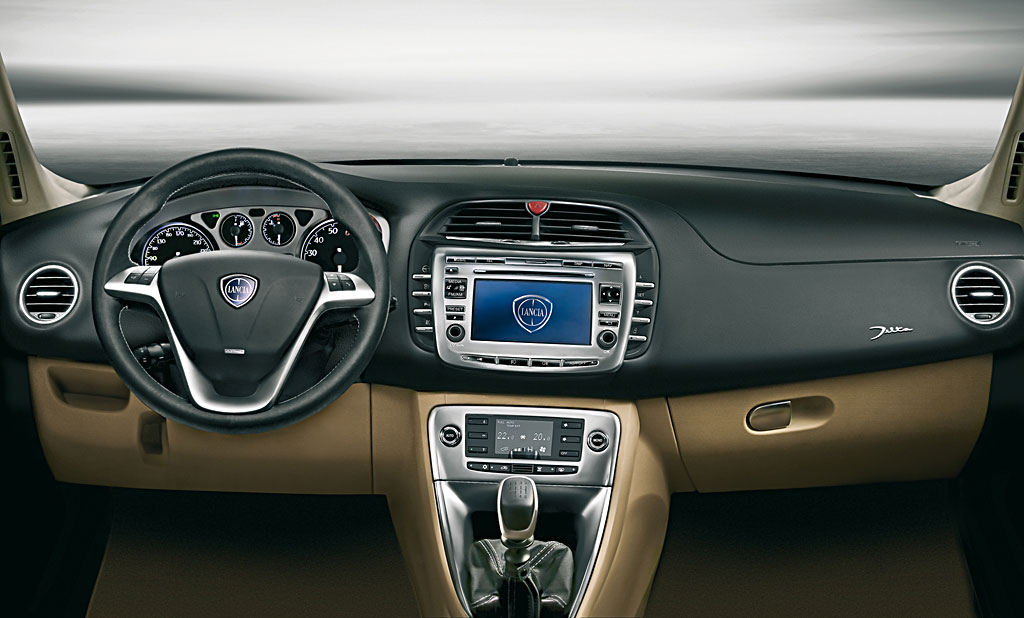 Lancia Delta technical specifications and fuel economy